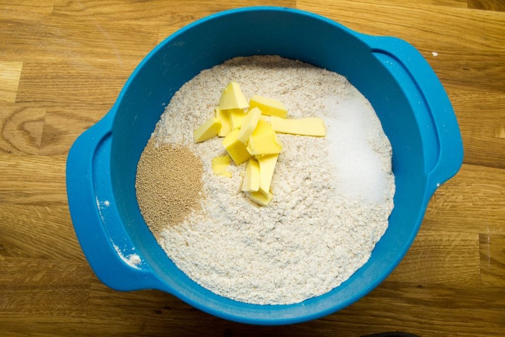 How to make bread by hand - Natural Weigh
